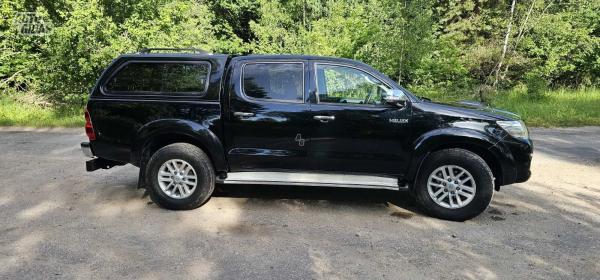 Melns Toyota Hilux 2016 Viļņa, ar dzinēja tilpumu 3.00 L un nobraukumu 225 tūkst. km par 18000 €, foto 6 vietnē AUTOMOTO.COM.LV