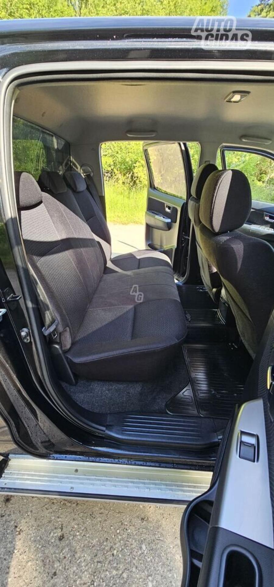 Melns Toyota Hilux 2016 Viļņa, ar dzinēja tilpumu 3.00 L un nobraukumu 225 tūkst. km par 18000 €, foto 18 vietnē AUTOMOTO.COM.LV