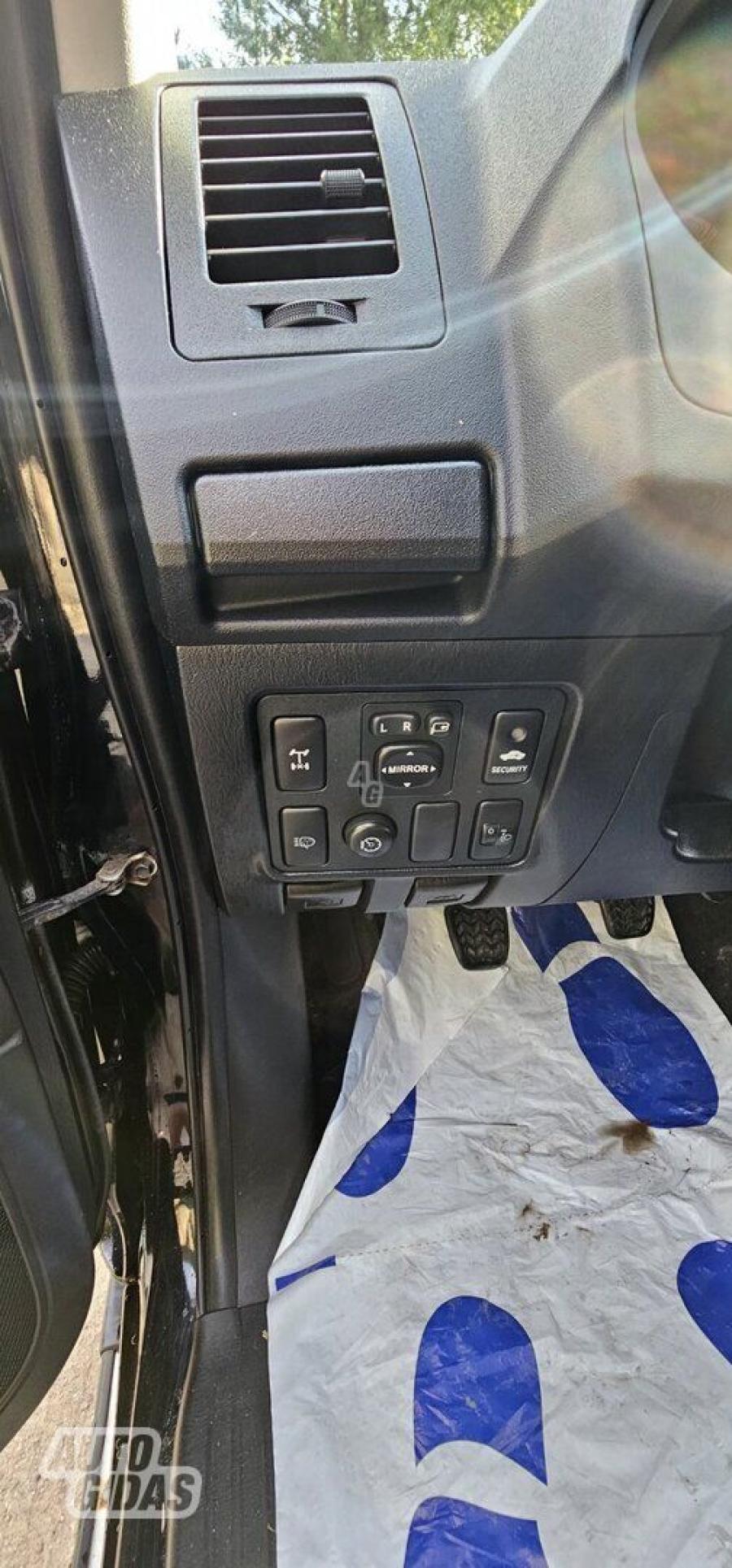 Melns Toyota Hilux 2016 Viļņa, ar dzinēja tilpumu 3.00 L un nobraukumu 225 tūkst. km par 18000 €, foto 27 vietnē AUTOMOTO.COM.LV