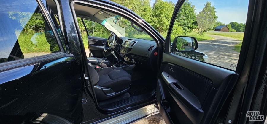 Melns Toyota Hilux 2016 Viļņa, ar dzinēja tilpumu 3.00 L un nobraukumu 225 tūkst. km par 18000 €, foto 30 vietnē AUTOMOTO.COM.LV