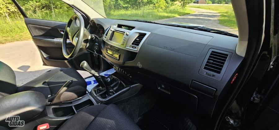 Melns Toyota Hilux 2016 Viļņa, ar dzinēja tilpumu 3.00 L un nobraukumu 225 tūkst. km par 18000 €, foto 31 vietnē AUTOMOTO.COM.LV