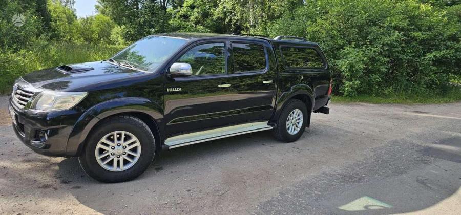 Black Toyota Hilux 2016 in Vilnius, with an engine capacity of 2.98 L and mileage of 225 thousand km for 18000 €, photo 3 on AUTOMOTO.COM.LV