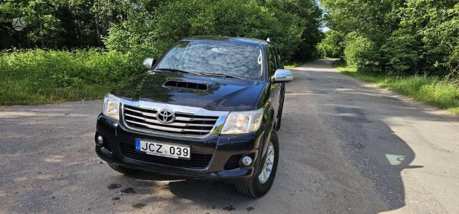 Black Toyota Hilux 2016 in Vilnius, with an engine capacity of 2.98 L and mileage of 225 thousand km for 18000 €, photo 4 on AUTOMOTO.COM.LV