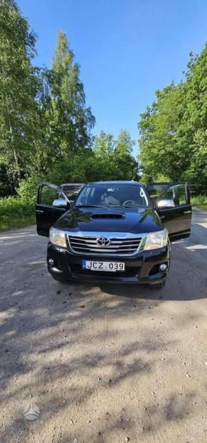 Black Toyota Hilux 2016 in Vilnius, with an engine capacity of 2.98 L and mileage of 225 thousand km for 18000 €, photo 9 on AUTOMOTO.COM.LV