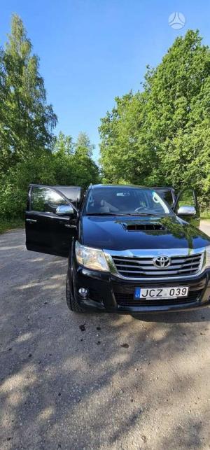Black Toyota Hilux 2016 in Vilnius, with an engine capacity of 2.98 L and mileage of 225 thousand km for 18000 €, photo 10 on AUTOMOTO.COM.LV