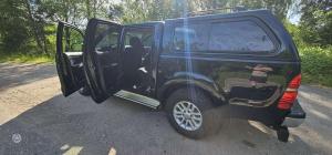 Black Toyota Hilux 2016 in Vilnius, with an engine capacity of 2.98 L and mileage of 225 thousand km for 18000 €, photo 12 on AUTOMOTO.COM.LV