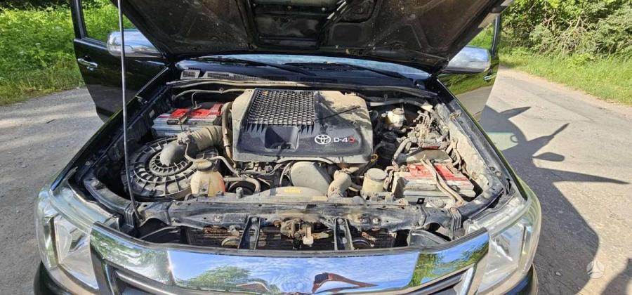 Black Toyota Hilux 2016 in Vilnius, with an engine capacity of 2.98 L and mileage of 225 thousand km for 18000 €, photo 16 on AUTOMOTO.COM.LV