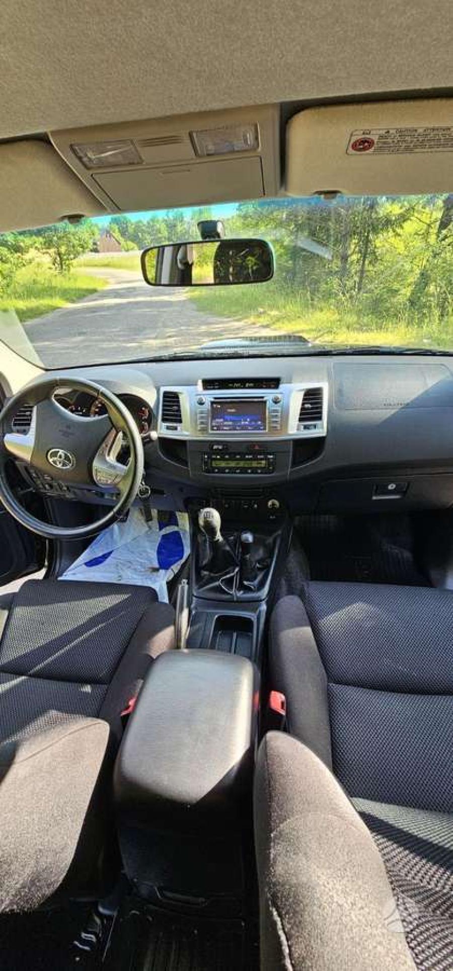 Black Toyota Hilux 2016 in Vilnius, with an engine capacity of 2.98 L and mileage of 225 thousand km for 18000 €, photo 18 on AUTOMOTO.COM.LV