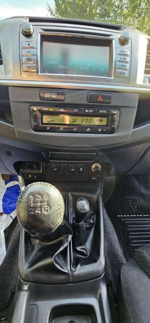 Black Toyota Hilux 2016 in Vilnius, with an engine capacity of 2.98 L and mileage of 225 thousand km for 18000 €, photo 19 on AUTOMOTO.COM.LV
