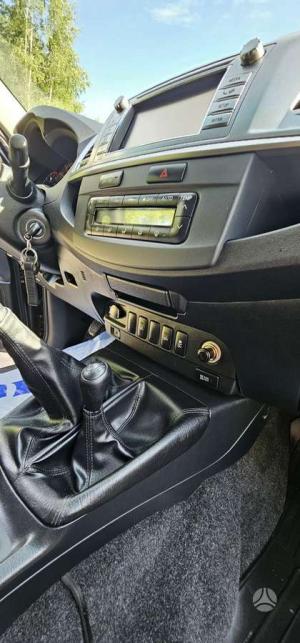 Black Toyota Hilux 2016 in Vilnius, with an engine capacity of 2.98 L and mileage of 225 thousand km for 18000 €, photo 20 on AUTOMOTO.COM.LV