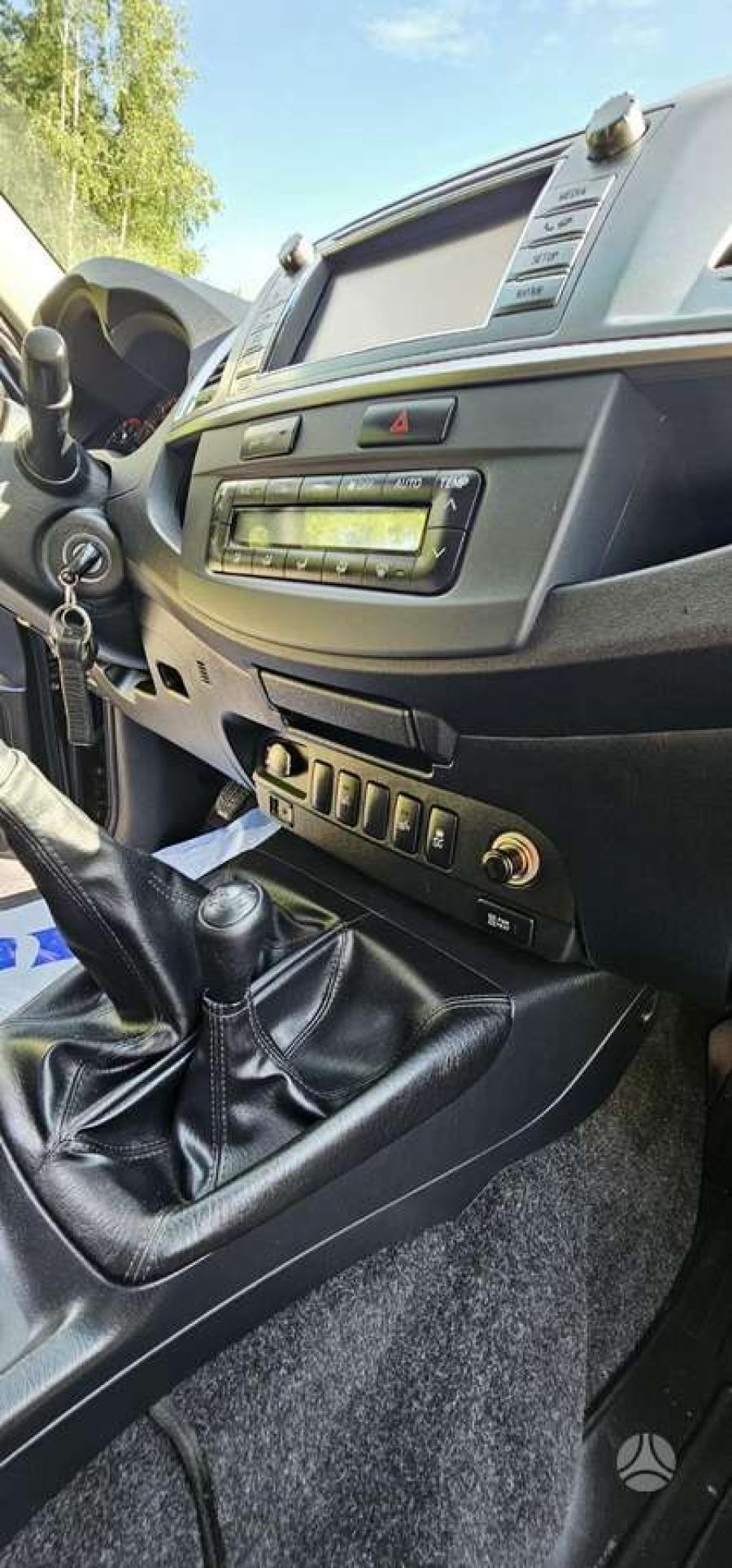 Black Toyota Hilux 2016 in Vilnius, with an engine capacity of 2.98 L and mileage of 225 thousand km for 18000 €, photo 20 on AUTOMOTO.COM.LV