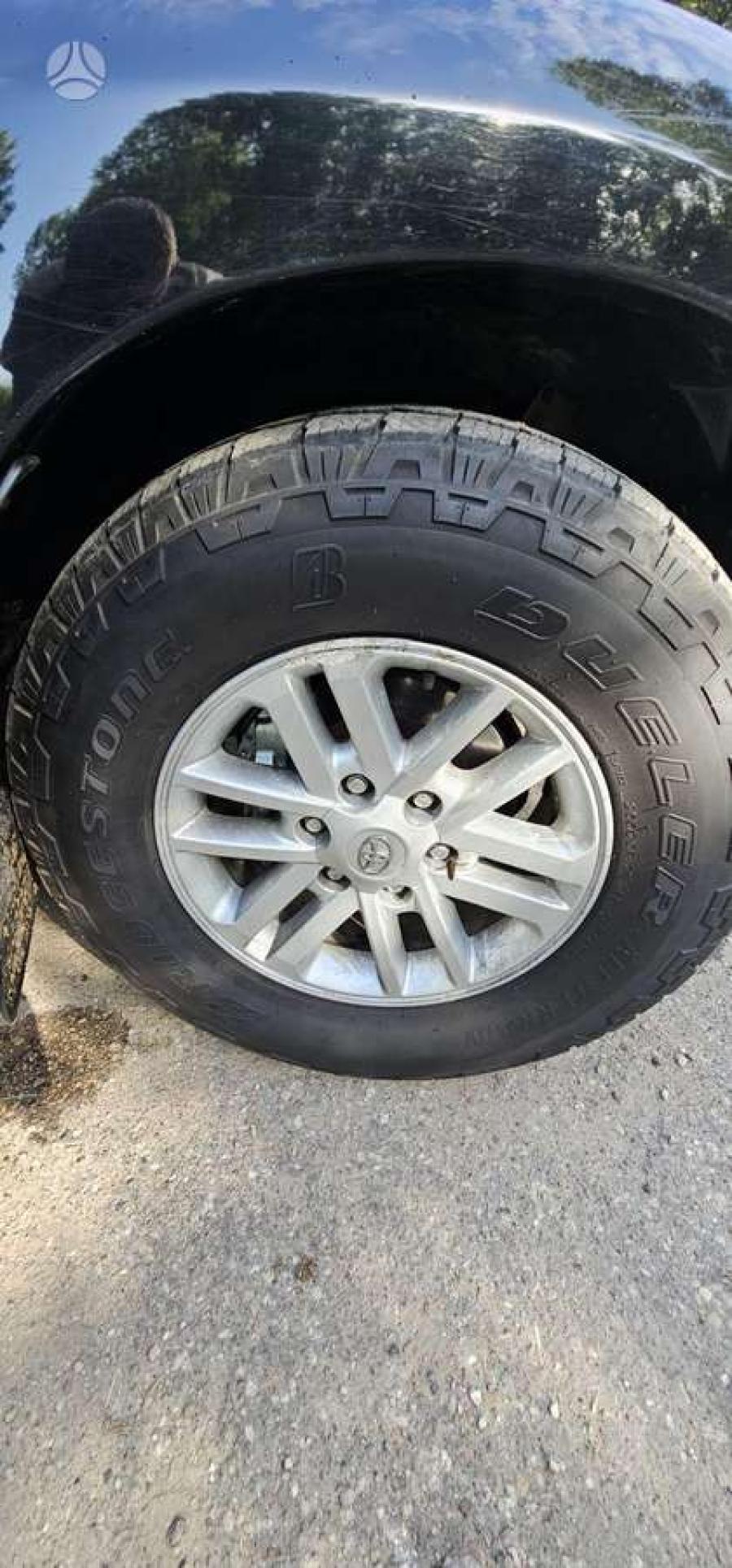 Black Toyota Hilux 2016 in Vilnius, with an engine capacity of 2.98 L and mileage of 225 thousand km for 18000 €, photo 23 on AUTOMOTO.COM.LV