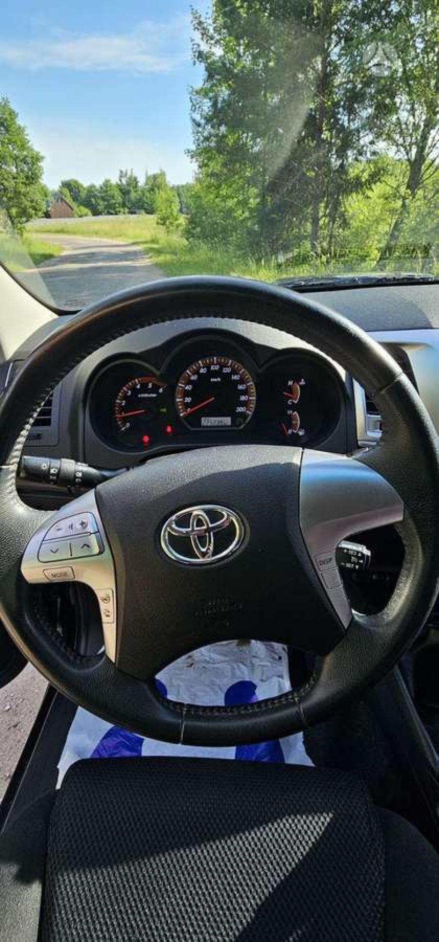 Black Toyota Hilux 2016 in Vilnius, with an engine capacity of 2.98 L and mileage of 225 thousand km for 18000 €, photo 24 on AUTOMOTO.COM.LV