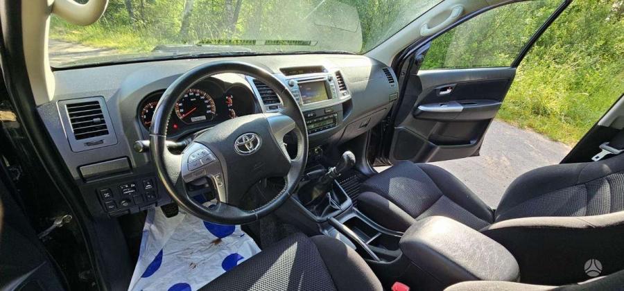 Black Toyota Hilux 2016 in Vilnius, with an engine capacity of 2.98 L and mileage of 225 thousand km for 18000 €, photo 25 on AUTOMOTO.COM.LV