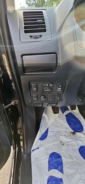 Black Toyota Hilux 2016 in Vilnius, with an engine capacity of 2.98 L and mileage of 225 thousand km for 18000 €, photo 26 on AUTOMOTO.COM.LV
