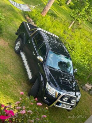 Melns Toyota Hilux 2017 Tallina, ar dzinēja tilpumu 3.00 L un nobraukumu 471 tūkst. km par 16800 €, foto  vietnē AUTOMOTO.COM.LV