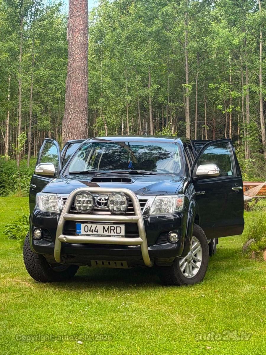 Melns Toyota Hilux 2017 Tallina, ar dzinēja tilpumu 3.00 L un nobraukumu 471 tūkst. km par 16800 €, foto 3 vietnē AUTOMOTO.COM.LV