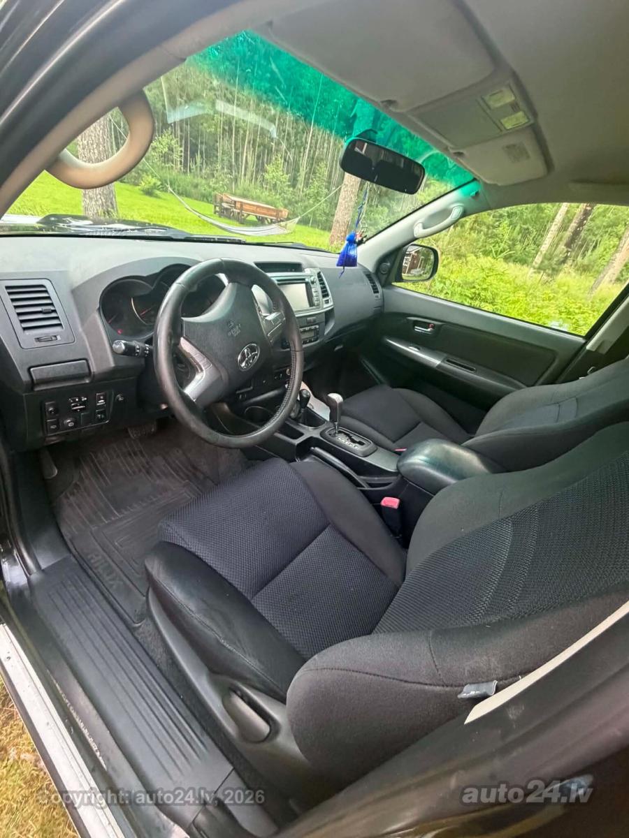 Melns Toyota Hilux 2017 Tallina, ar dzinēja tilpumu 3.00 L un nobraukumu 471 tūkst. km par 16800 €, foto 8 vietnē AUTOMOTO.COM.LV