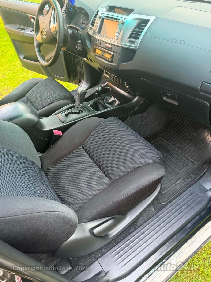Melns Toyota Hilux 2017 Tallina, ar dzinēja tilpumu 3.00 L un nobraukumu 471 tūkst. km par 16800 €, foto 9 vietnē AUTOMOTO.COM.LV