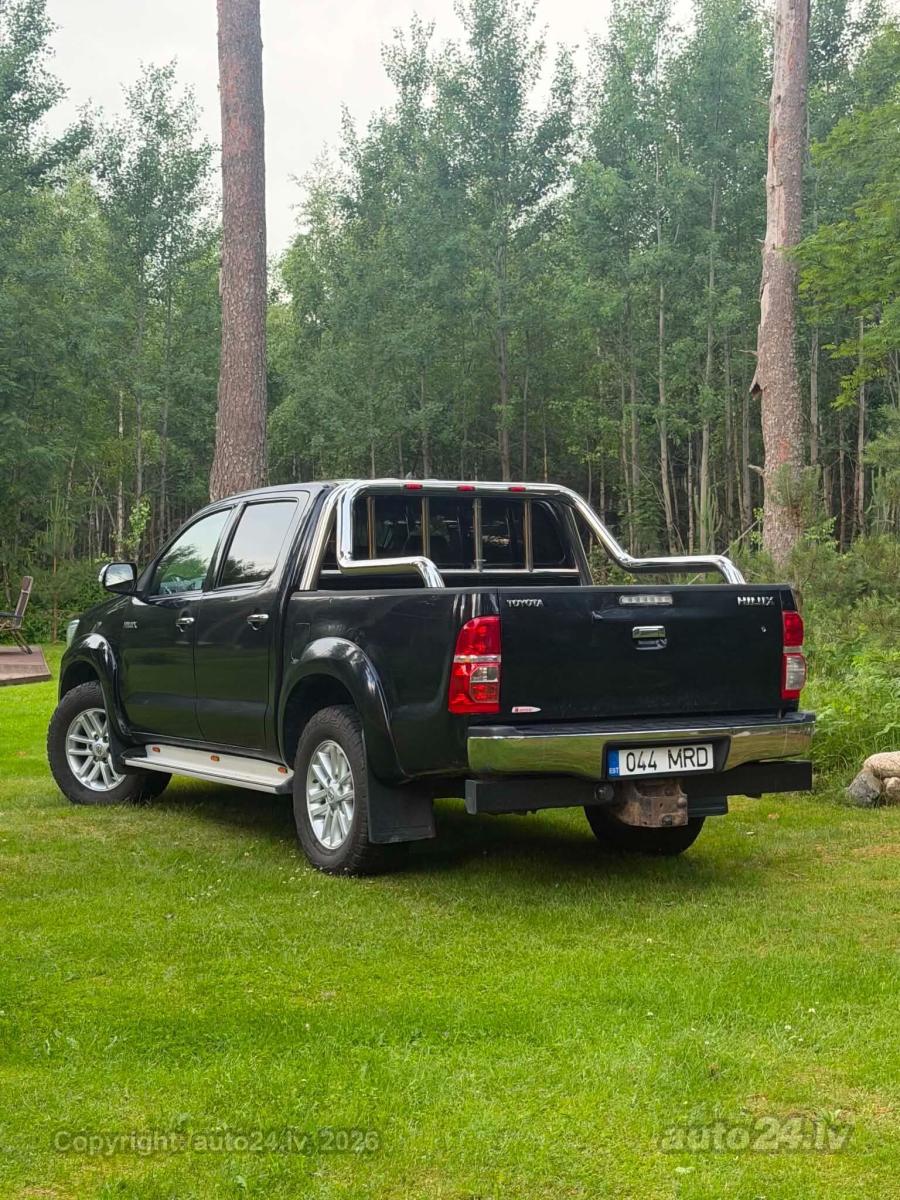 Melns Toyota Hilux 2017 Tallina, ar dzinēja tilpumu 3.00 L un nobraukumu 471 tūkst. km par 16800 €, foto 10 vietnē AUTOMOTO.COM.LV
