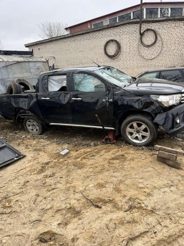 Melns Toyota Hilux 2017 Kėdainiai, ar dzinēja tilpumu 2.40 L un nobraukumu 260 tūkst. km par 5929 €, foto 2 vietnē AUTOMOTO.COM.LV