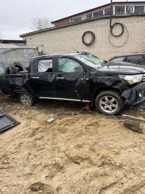 Black Toyota Hilux 2017 in Kedainiai, with an engine capacity of 2.40 L and mileage of 260 thousand km for 5929 €, photo 3 on AUTOMOTO.COM.LV