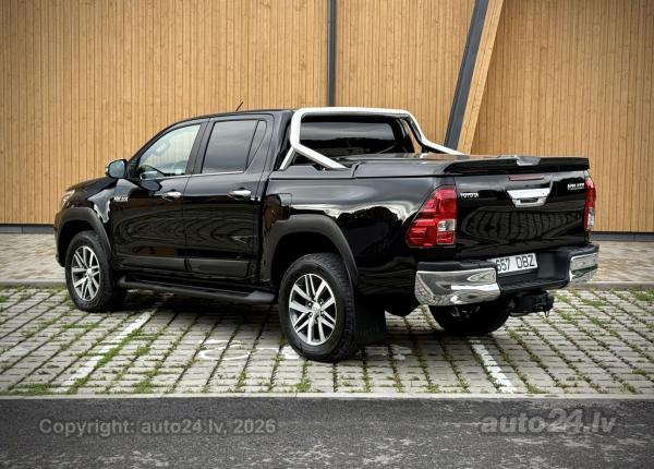 Black Toyota Hilux 2017 in Tallinn, with an engine capacity of 2.40 L and mileage of 142 thousand km for 32900 €, photo 7 on AUTOMOTO.COM.LV