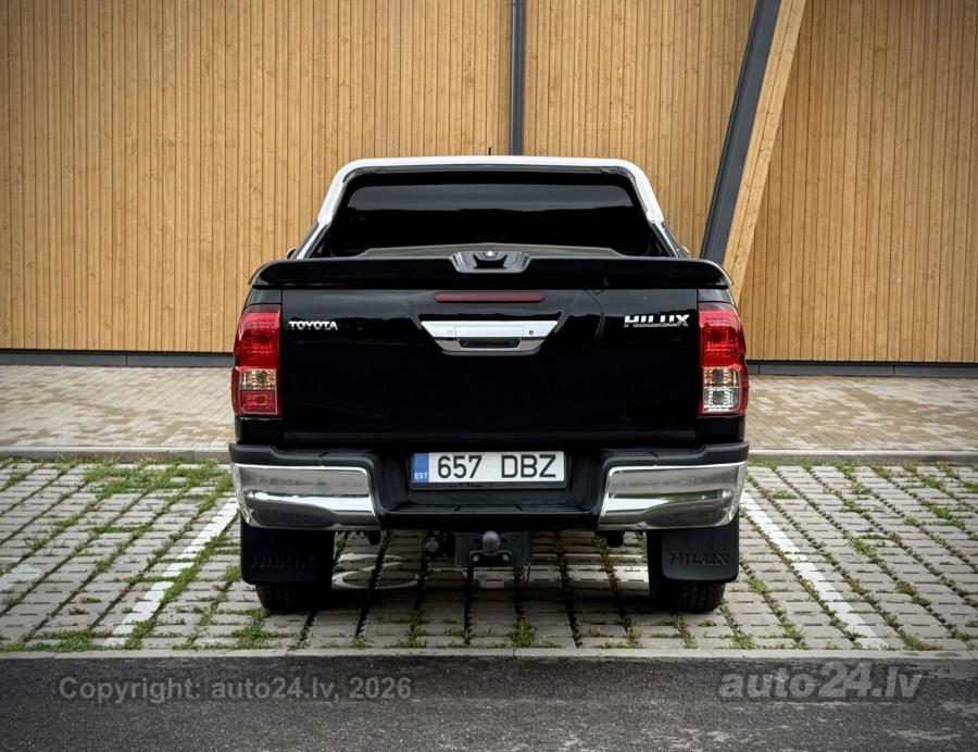 Black Toyota Hilux 2017 in Tallinn, with an engine capacity of 2.40 L and mileage of 142 thousand km for 32900 €, photo 9 on AUTOMOTO.COM.LV