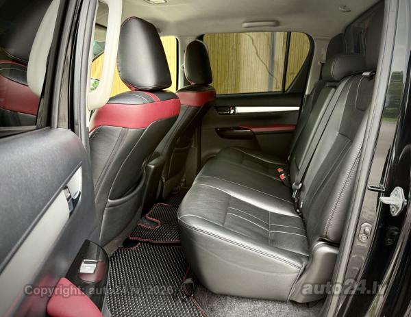 Black Toyota Hilux 2017 in Tallinn, with an engine capacity of 2.40 L and mileage of 142 thousand km for 32900 €, photo 11 on AUTOMOTO.COM.LV
