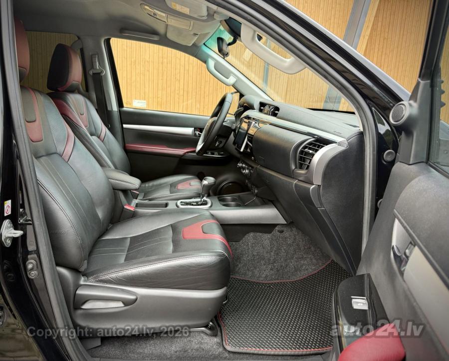 Black Toyota Hilux 2017 in Tallinn, with an engine capacity of 2.40 L and mileage of 142 thousand km for 32900 €, photo 12 on AUTOMOTO.COM.LV