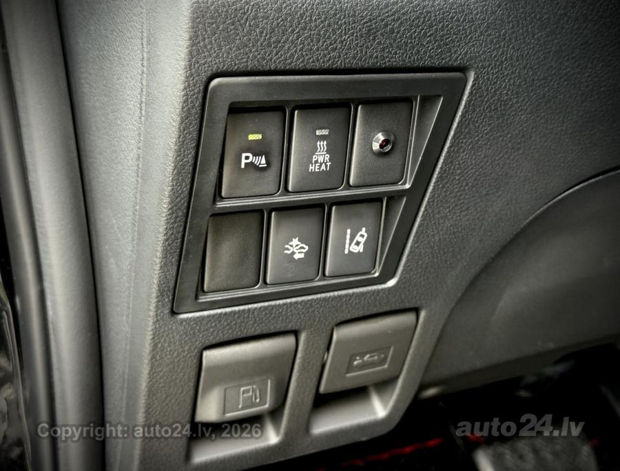 Black Toyota Hilux 2017 in Tallinn, with an engine capacity of 2.40 L and mileage of 142 thousand km for 32900 €, photo 19 on AUTOMOTO.COM.LV