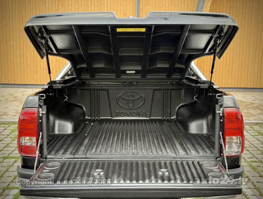 Black Toyota Hilux 2017 in Tallinn, with an engine capacity of 2.40 L and mileage of 142 thousand km for 32900 €, photo 27 on AUTOMOTO.COM.LV