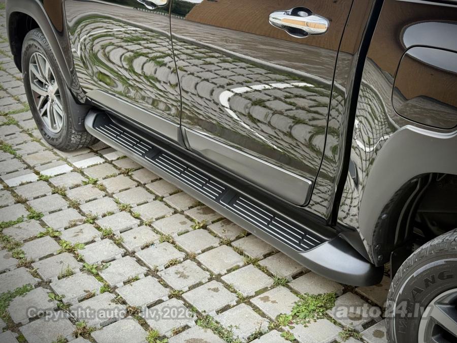 Black Toyota Hilux 2017 in Tallinn, with an engine capacity of 2.40 L and mileage of 142 thousand km for 32900 €, photo 28 on AUTOMOTO.COM.LV
