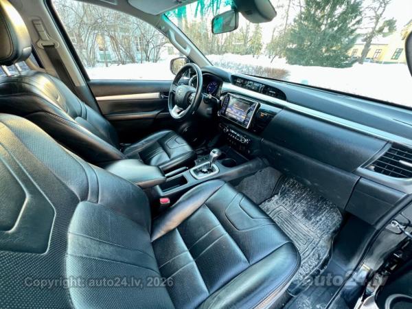 Black Toyota Hilux 2018 in Tallinn, with an engine capacity of 2.40 L and mileage of 128 thousand km for 36990 €, photo 8 on AUTOMOTO.COM.LV