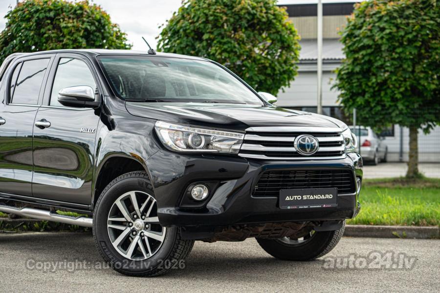 Black Toyota Hilux 2018 in Tartu, with an engine capacity of 2.40 L and mileage of 233 thousand km for 29760 €, photo 3 on AUTOMOTO.COM.LV