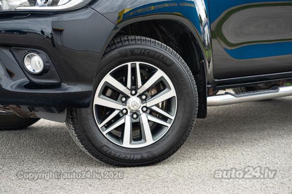 Black Toyota Hilux 2018 in Tartu, with an engine capacity of 2.40 L and mileage of 233 thousand km for 29760 €, photo 8 on AUTOMOTO.COM.LV