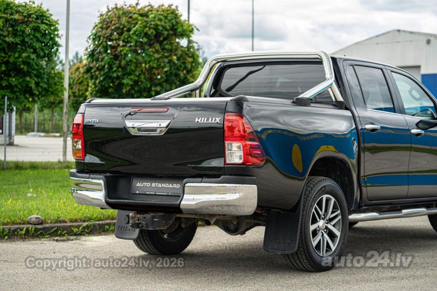 Black Toyota Hilux 2018 in Tartu, with an engine capacity of 2.40 L and mileage of 233 thousand km for 29760 €, photo 11 on AUTOMOTO.COM.LV