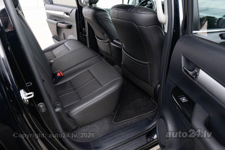 Black Toyota Hilux 2018 in Tartu, with an engine capacity of 2.40 L and mileage of 233 thousand km for 29760 €, photo 26 on AUTOMOTO.COM.LV
