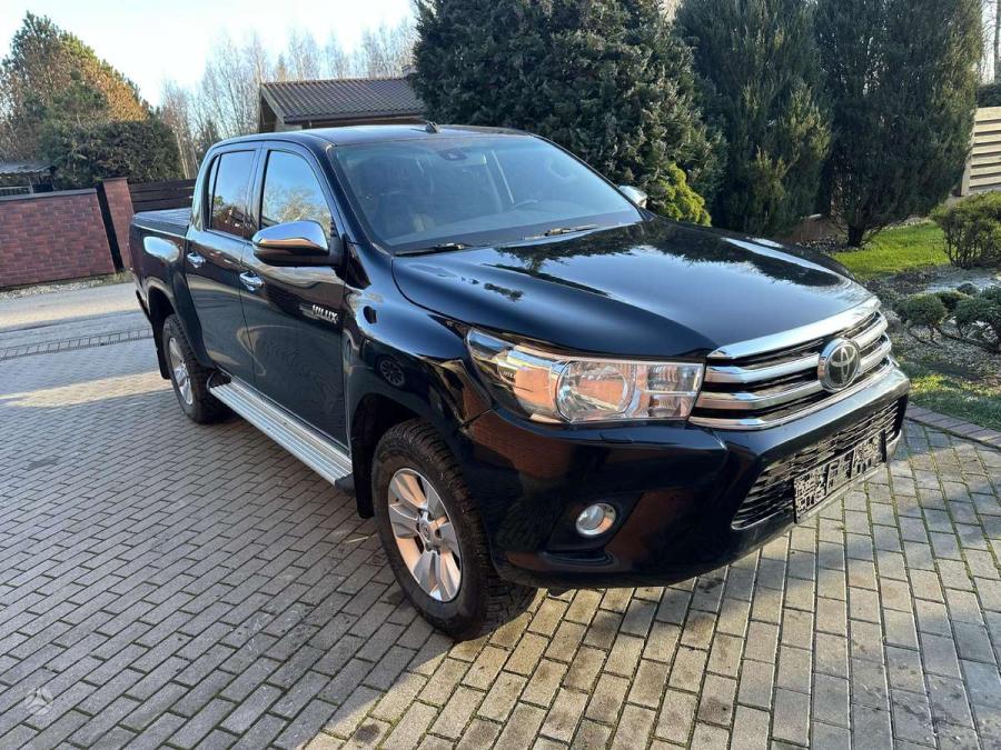 Black Toyota Hilux 2019 in Kaunas, with an engine capacity of 2.40 L and mileage of 199 thousand km for 20900 €, photo 1 on AUTOMOTO.COM.LV