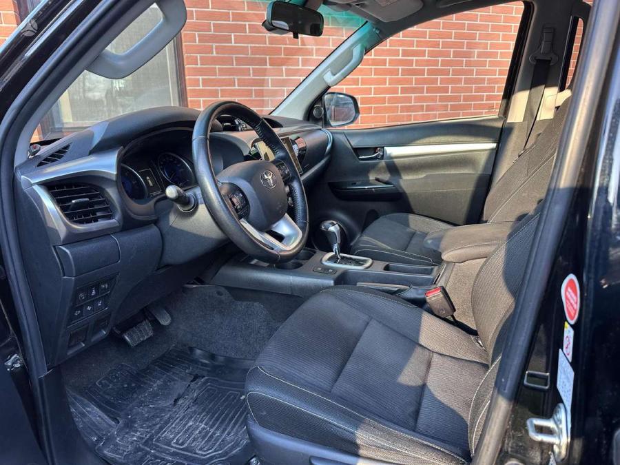 Black Toyota Hilux 2019 in Kaunas, with an engine capacity of 2.40 L and mileage of 199 thousand km for 20900 €, photo 10 on AUTOMOTO.COM.LV