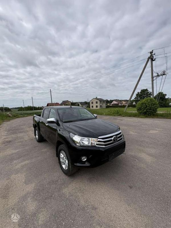 Black Toyota Hilux 2020 in Kedainiai, with an engine capacity of 2.40 L and mileage of 260 thousand km for 20933 €, photo 10 on AUTOMOTO.COM.LV