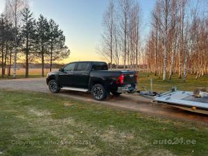 Black Toyota Hilux 2021 in Tallinn, with an engine capacity of 2.80 L and mileage of 160 thousand km for 39900 €, photo 4 on AUTOMOTO.COM.LV