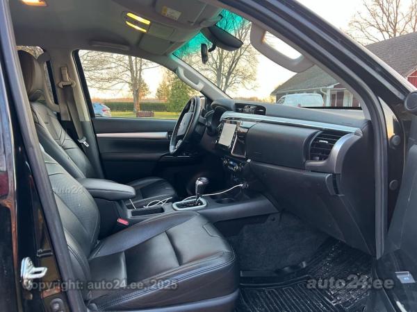 Melns Toyota Hilux 2021 Tallina, ar dzinēja tilpumu 2.80 L un nobraukumu 160 tūkst. km par 39900 €, foto 6 vietnē AUTOMOTO.COM.LV