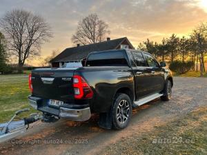 Black Toyota Hilux 2021 in Tallinn, with an engine capacity of 2.80 L and mileage of 160 thousand km for 39900 €, photo 7 on AUTOMOTO.COM.LV