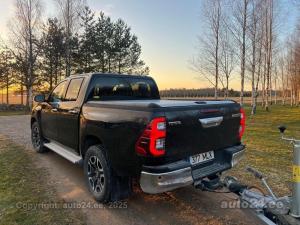 Black Toyota Hilux 2021 in Tallinn, with an engine capacity of 2.80 L and mileage of 160 thousand km for 39900 €, photo 8 on AUTOMOTO.COM.LV