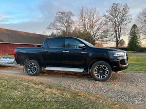 Black Toyota Hilux 2021 in Tallinn, with an engine capacity of 2.80 L and mileage of 160 thousand km for 39900 €, photo 13 on AUTOMOTO.COM.LV