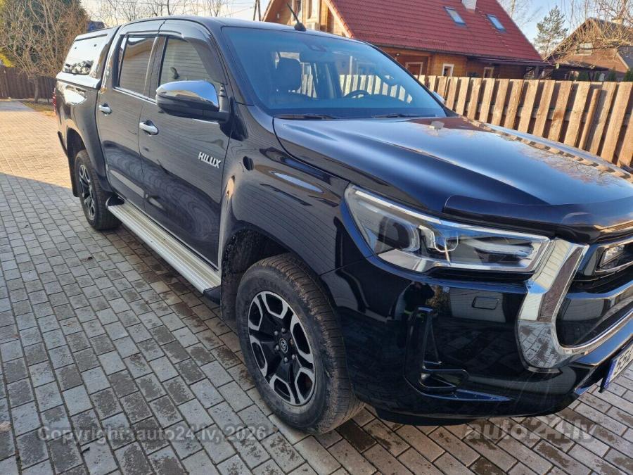 Black Toyota Hilux 2021 in Tallinn, with an engine capacity of 2.80 L and mileage of 70 thousand km for 44000 €, photo 4 on AUTOMOTO.COM.LV