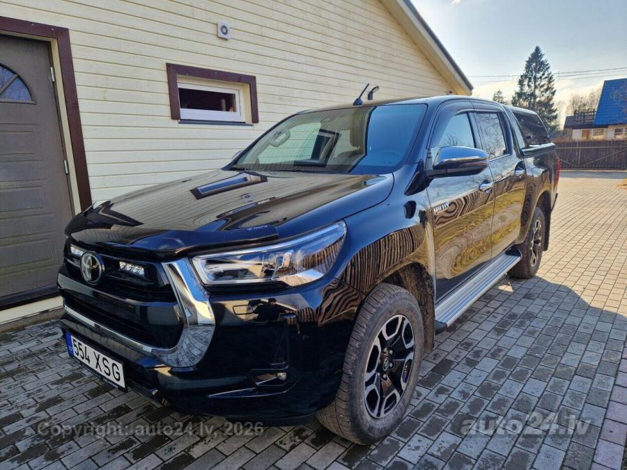 Black Toyota Hilux 2021 in Tallinn, with an engine capacity of 2.80 L and mileage of 70 thousand km for 44000 €, photo 5 on AUTOMOTO.COM.LV