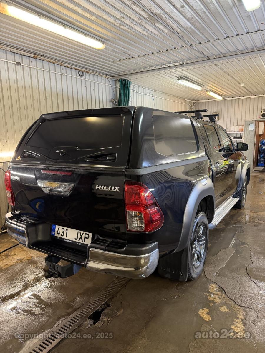 Black Toyota Hilux 2023 in Tallinn, with an engine capacity of 2.80 L and mileage of 47 thousand km for 44000 €, photo 5 on AUTOMOTO.COM.LV