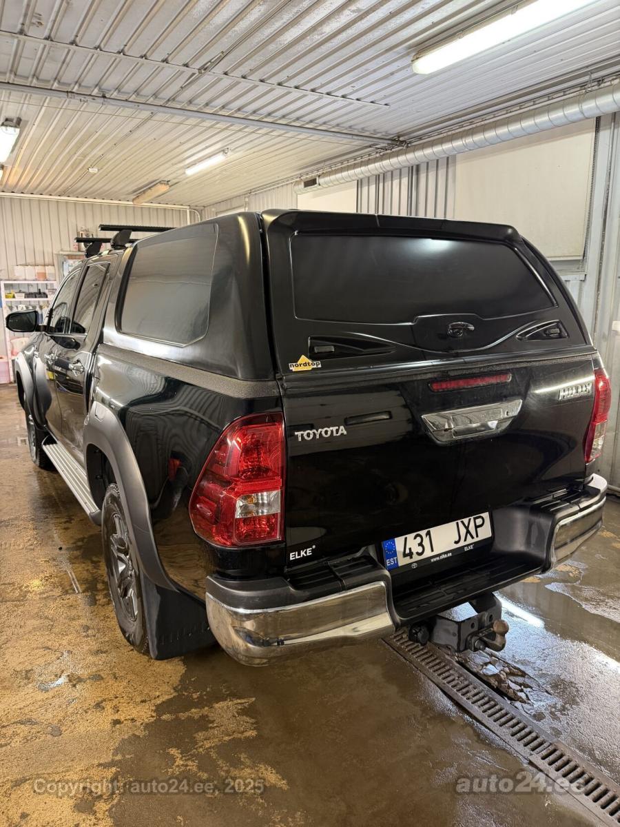 Black Toyota Hilux 2023 in Tallinn, with an engine capacity of 2.80 L and mileage of 47 thousand km for 44000 €, photo 6 on AUTOMOTO.COM.LV